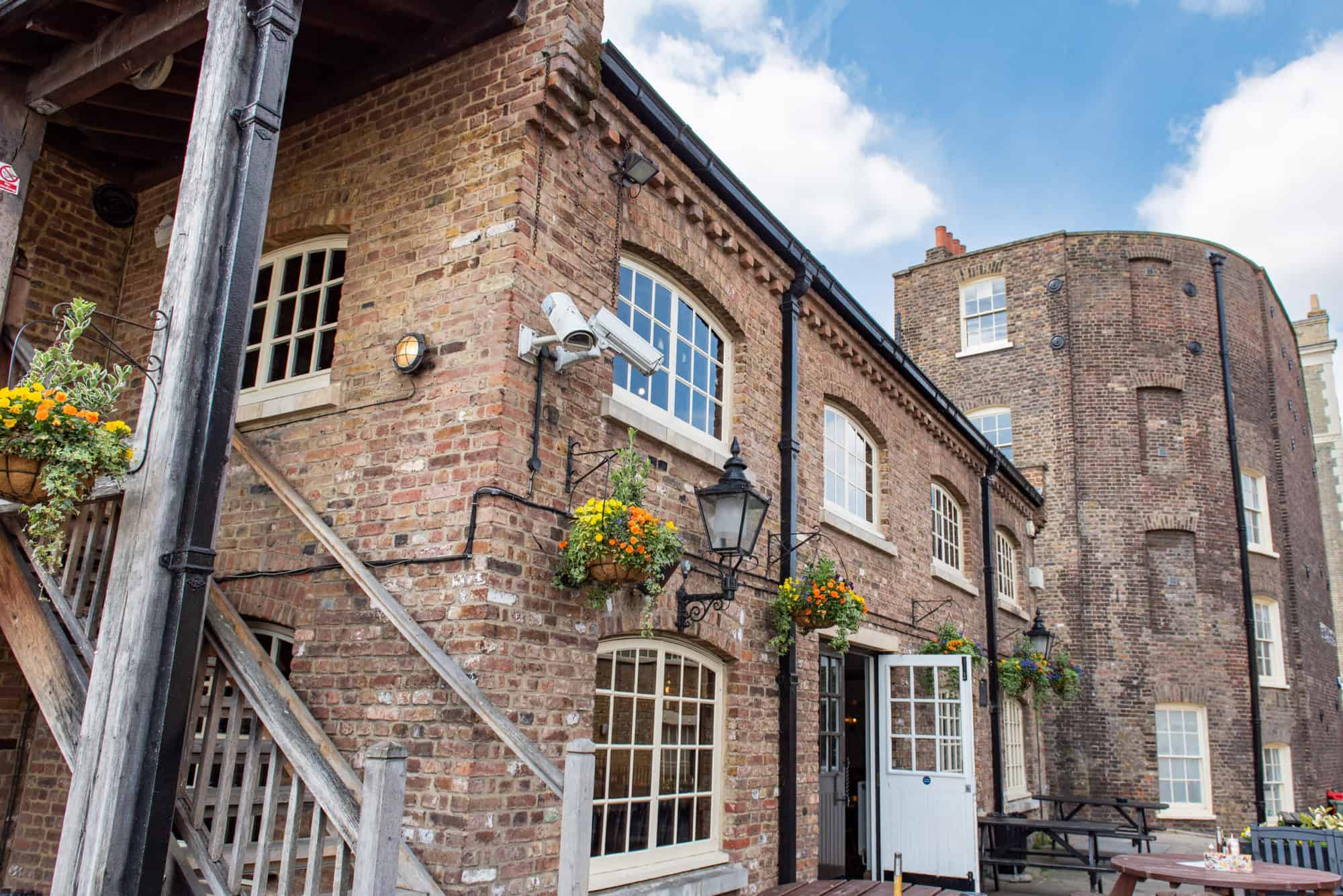 Apply Now - Run a Samuel Smiths pub