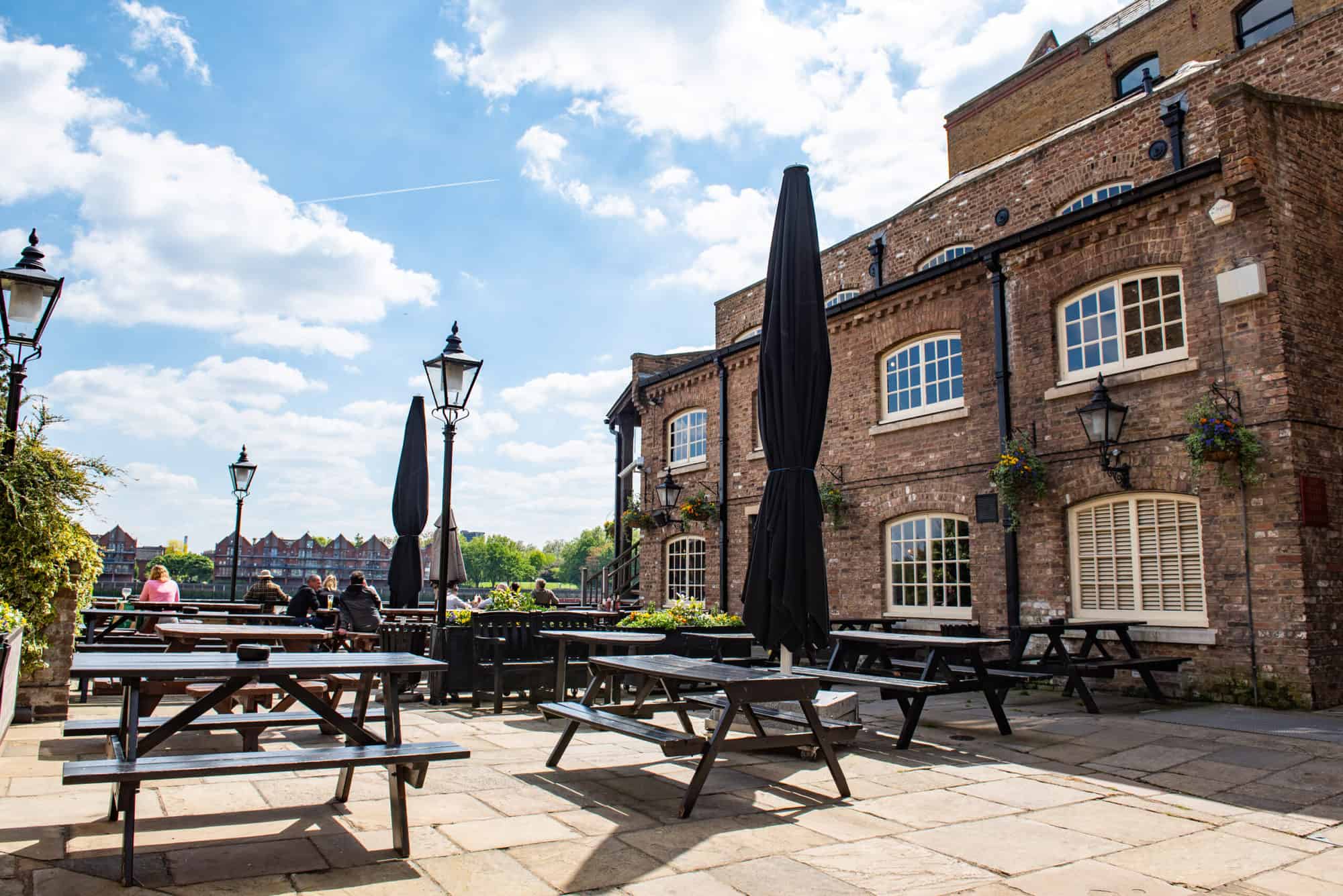 Apply Now - Run a Samuel Smiths pub