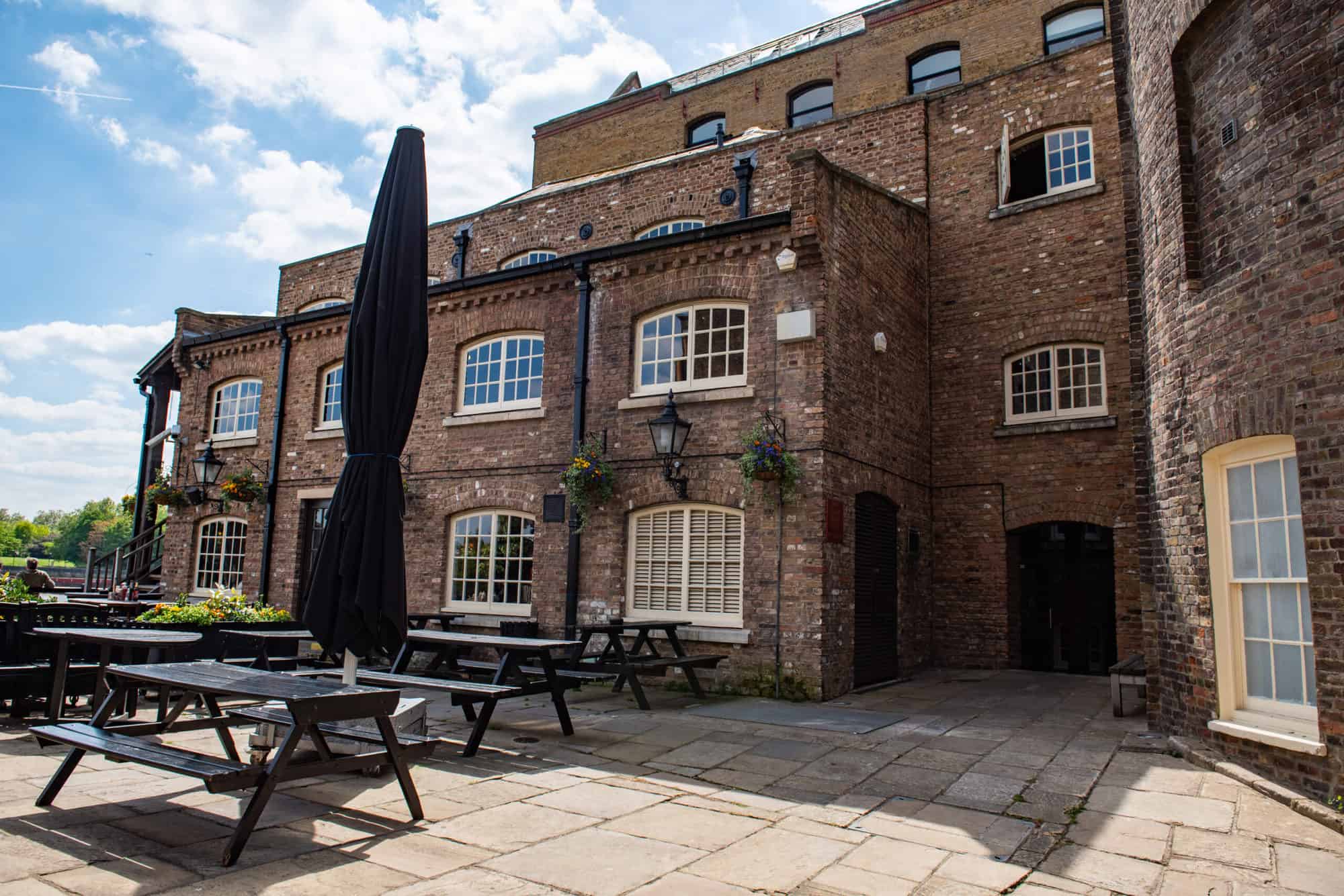 Trainee Management Couples: London - Run a Samuel Smiths pub