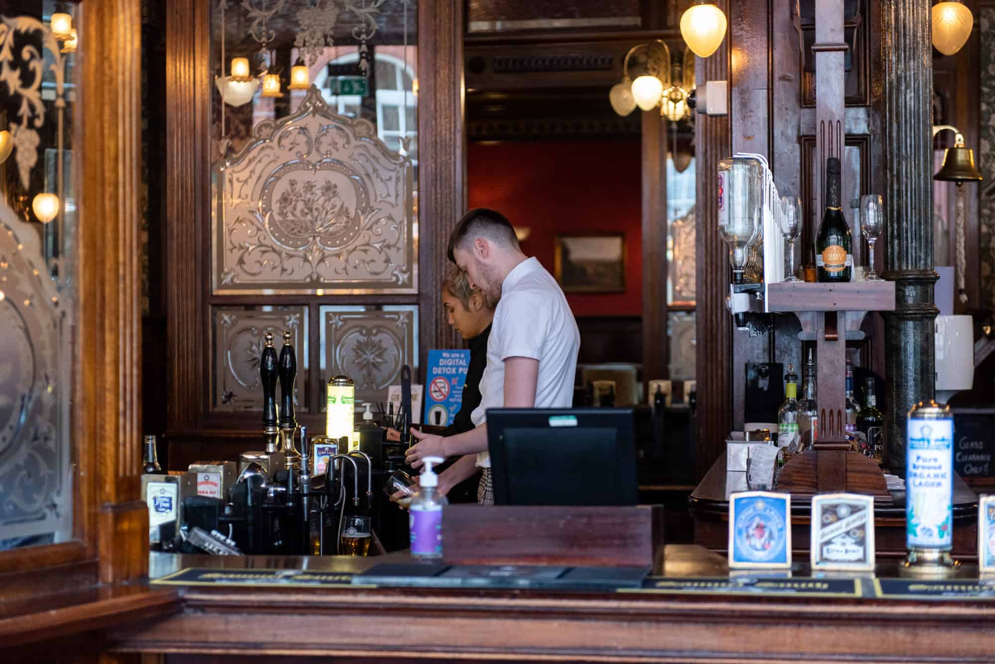 Trainee Management Couples: London - Run a Samuel Smiths pub